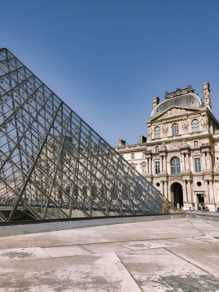 A Tour of the Iconic Treasures at the Louvre - Globe Voyaging