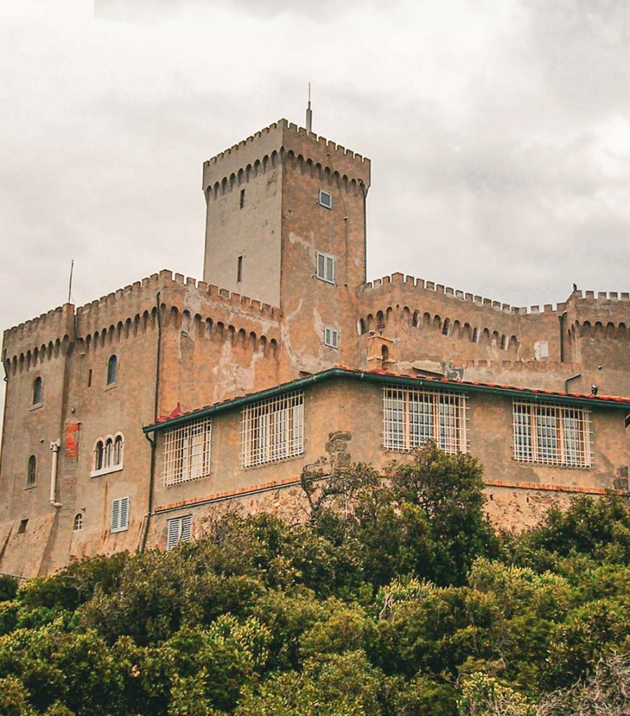 The Ultimate Guide to the Best Castles in Tuscany - Globe Voyaging