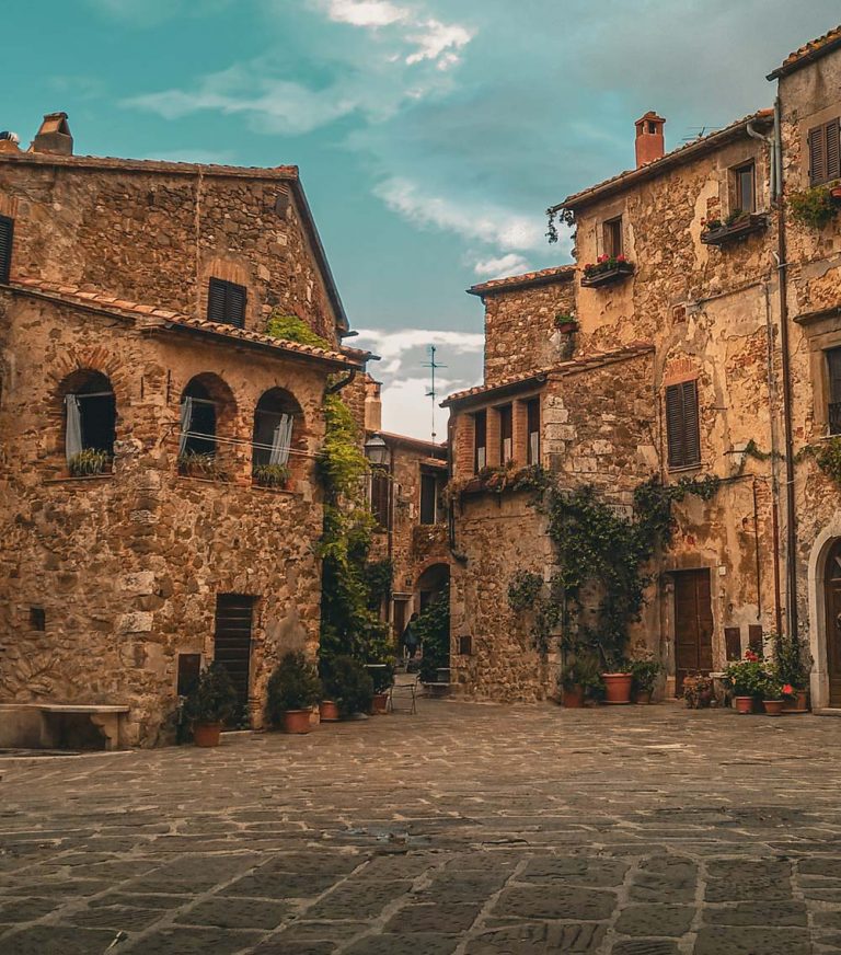 The Ultimate Guide to the Best Castles in Tuscany - Globe Voyaging